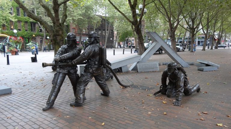 Fine Cast Outdoor Memorial Bronze Firefighter Statue