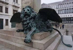 Winged Lion Meaning: Mythology, Symbolism, and Famous Statue